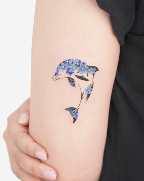 30 Delightful Dolphin Tattoo Ideas for Men & Women in 2024