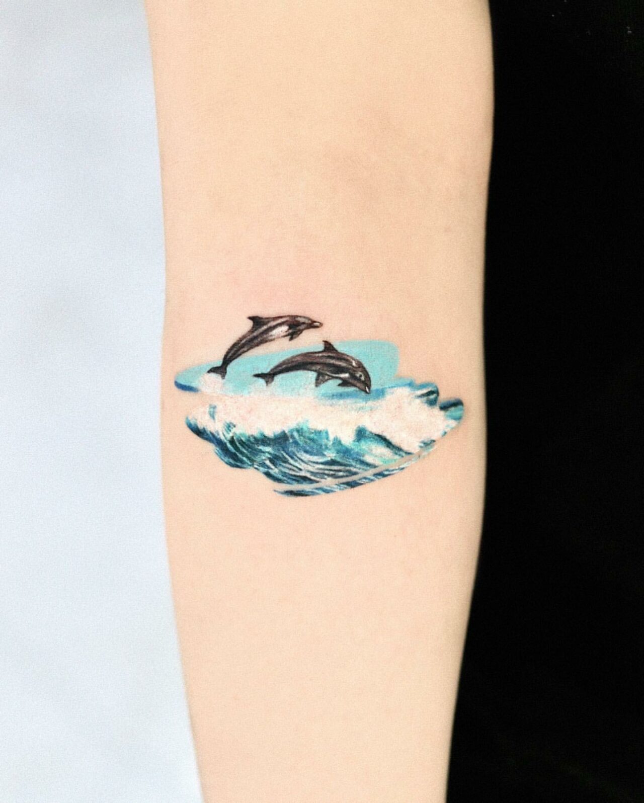30 Delightful Dolphin Tattoo Ideas for Men & Women in 2024