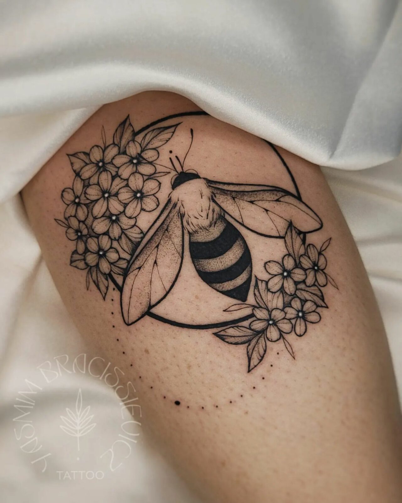 27 Precious Bee Tattoo Ideas to Inspire You (Men & Women) in 2024