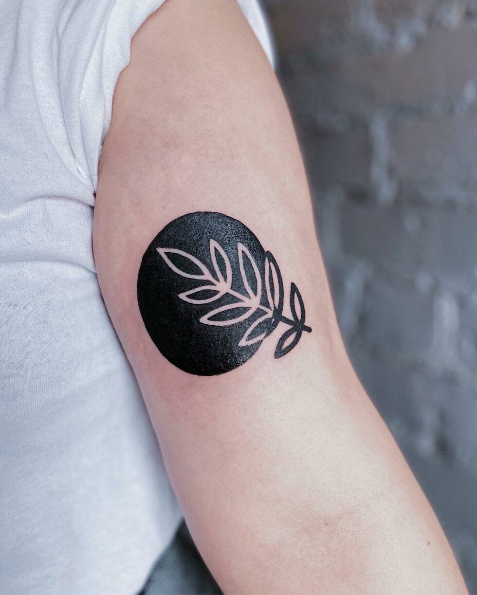 20 Lovely Negative Space Tattoo Ideas for Men & Women in 2023