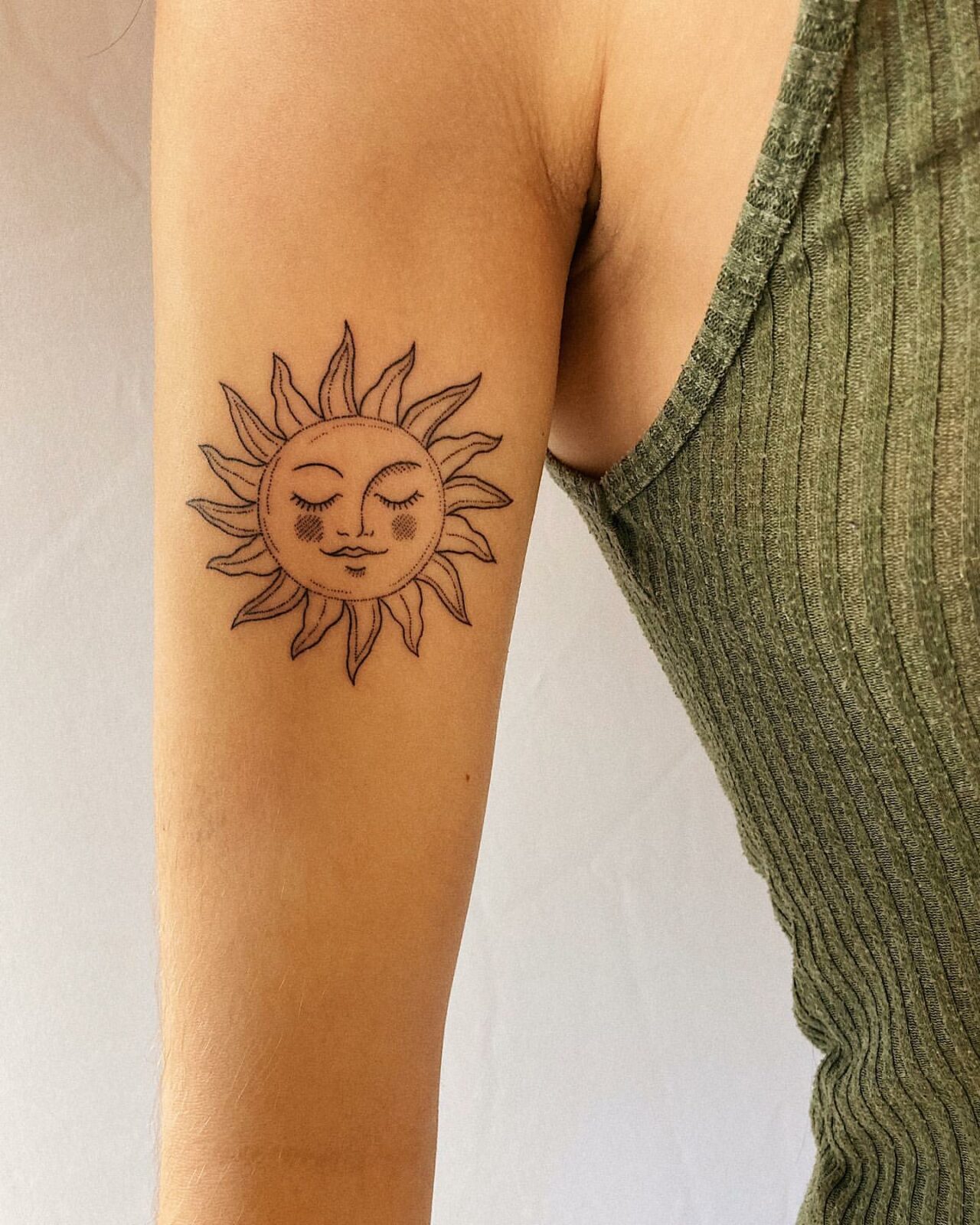 29 Brilliant Sun Tattoo Ideas for Men & Women in 2024